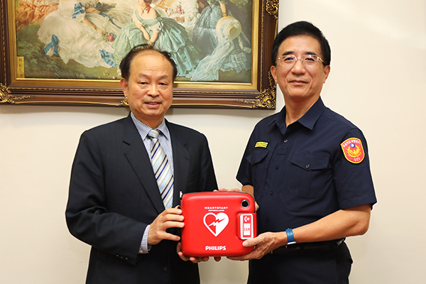 「落實ESG」 中保科技集團立遠生醫捐贈5套AED 嘉義市警察局搭起急救防護線中保無限+ 生活誌｜挖掘生活新鮮事